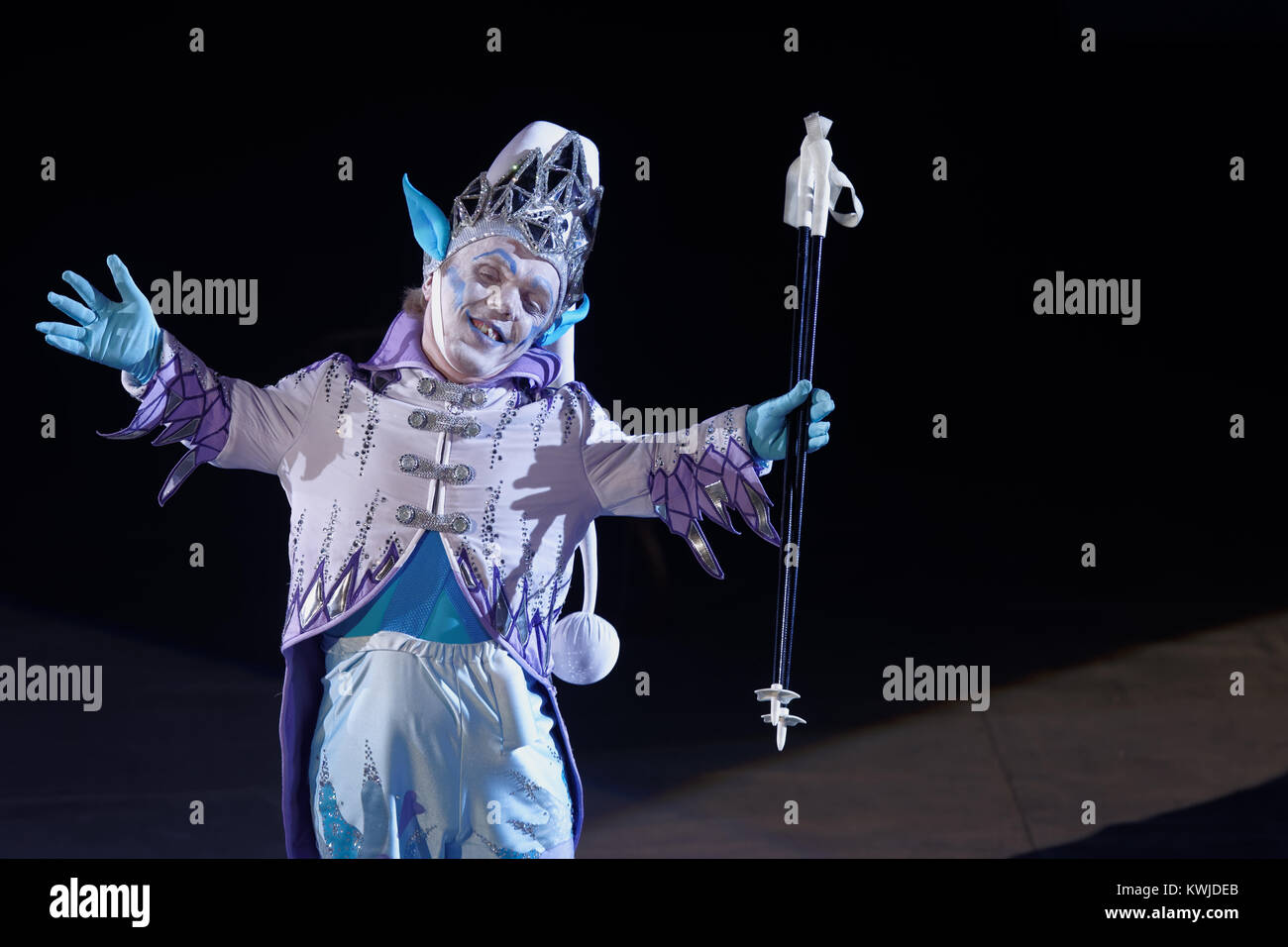 Midget in circus hi-res stock photography and images - Alamy