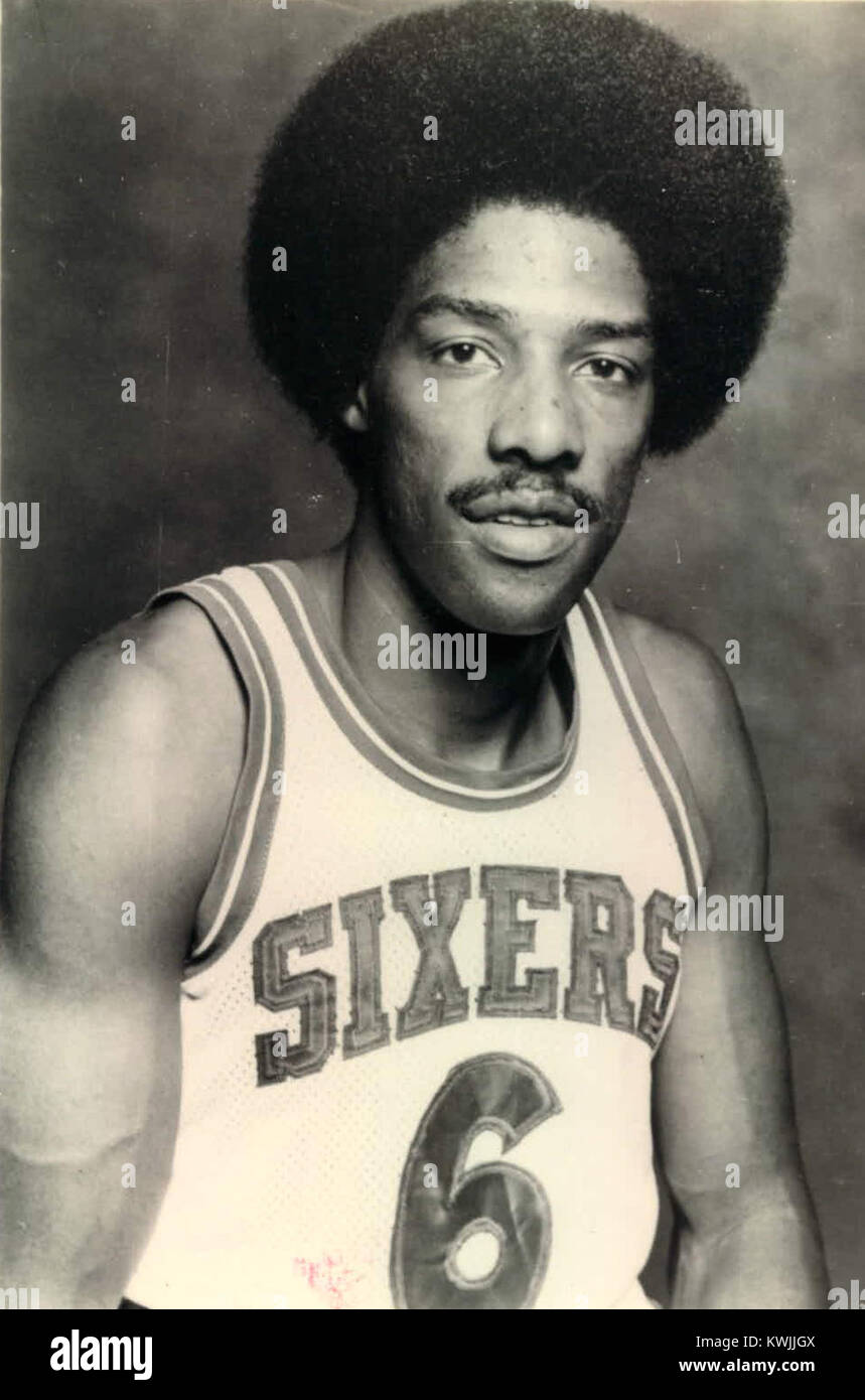 Julius erving 76ers hi-res stock photography and images - Alamy