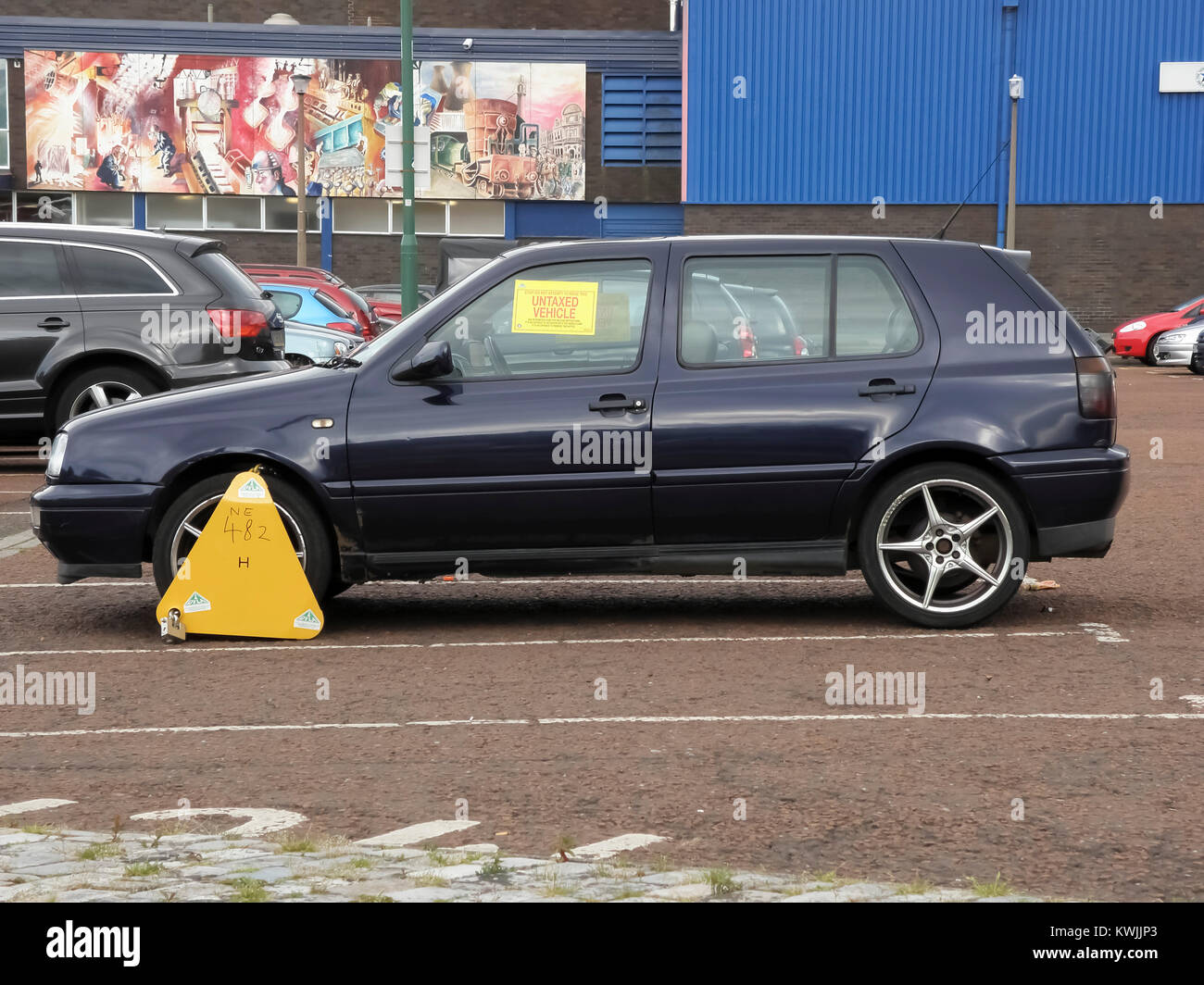 Untaxed vehicle dvla sticker hi-res stock photography and images - Alamy