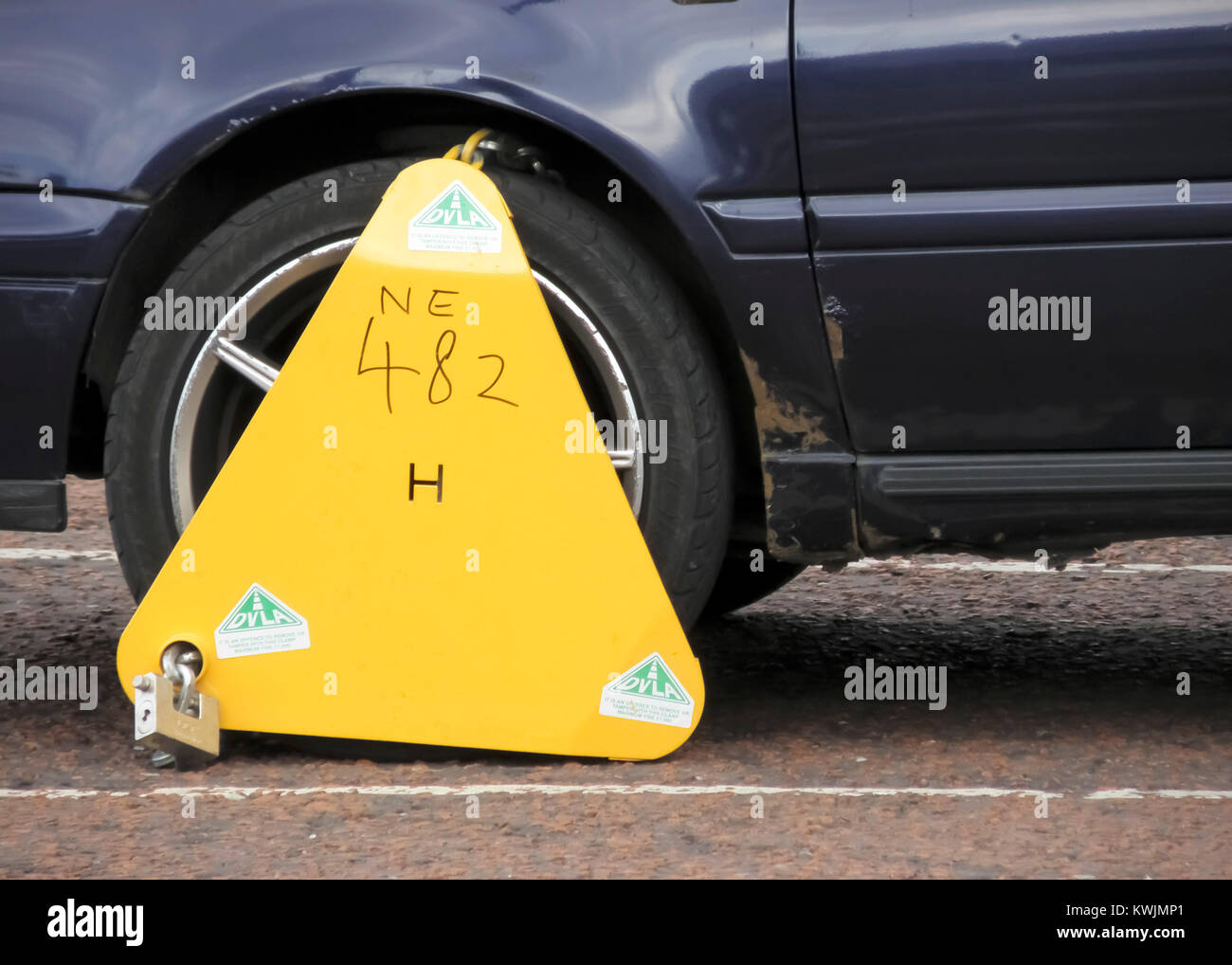 Untaxed vehicle dvla sticker hi-res stock photography and images - Alamy