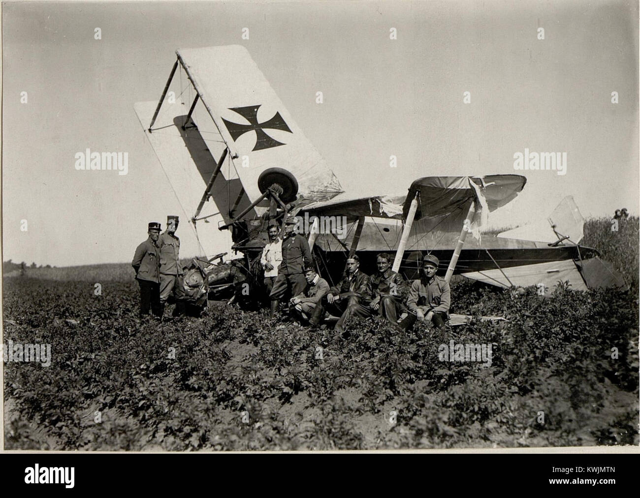 The *Zerstörter Flugapparat* is an image depicting a destroyed aircraft ...