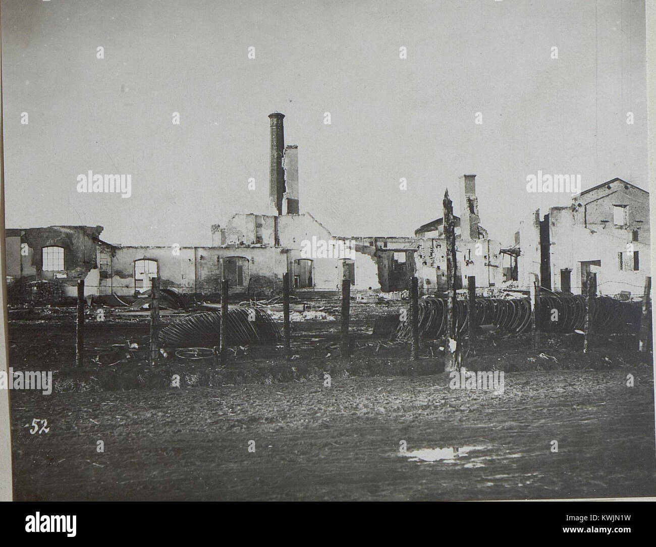 Destroyed factory agricultural machinery hi-res stock photography and ...