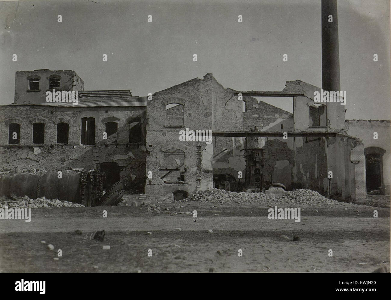 Destroyed industrial building hi-res stock photography and images - Alamy