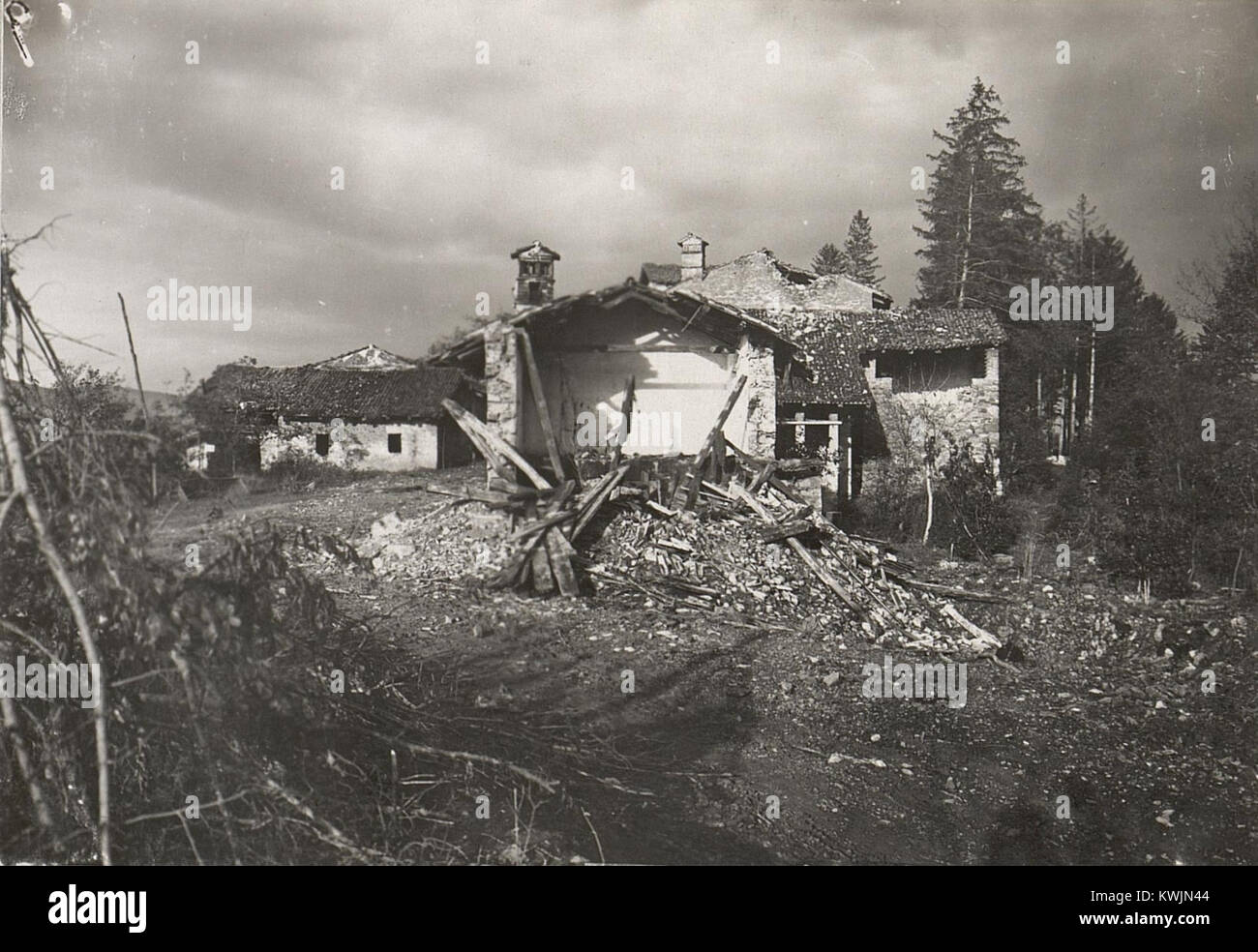 Rubble of destroyed structures hi-res stock photography and images - Alamy