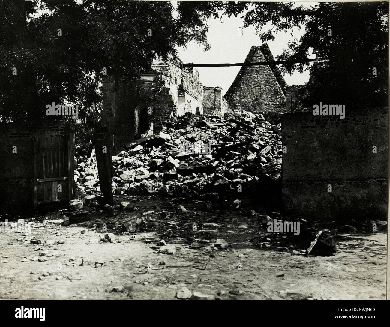 Loadbearing walls hi-res stock photography and images - Alamy