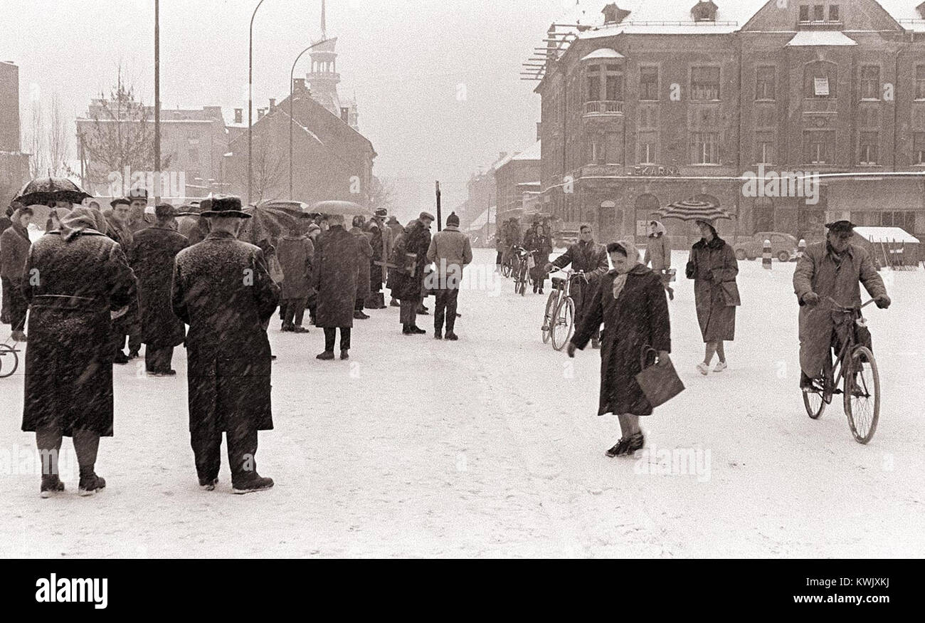 1960s historical wintertime people hi-res stock photography and images ...