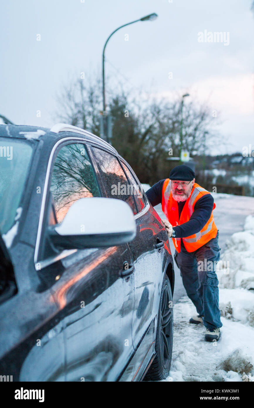 A man has a car breakdown on a country road Stock Photo - Alamy