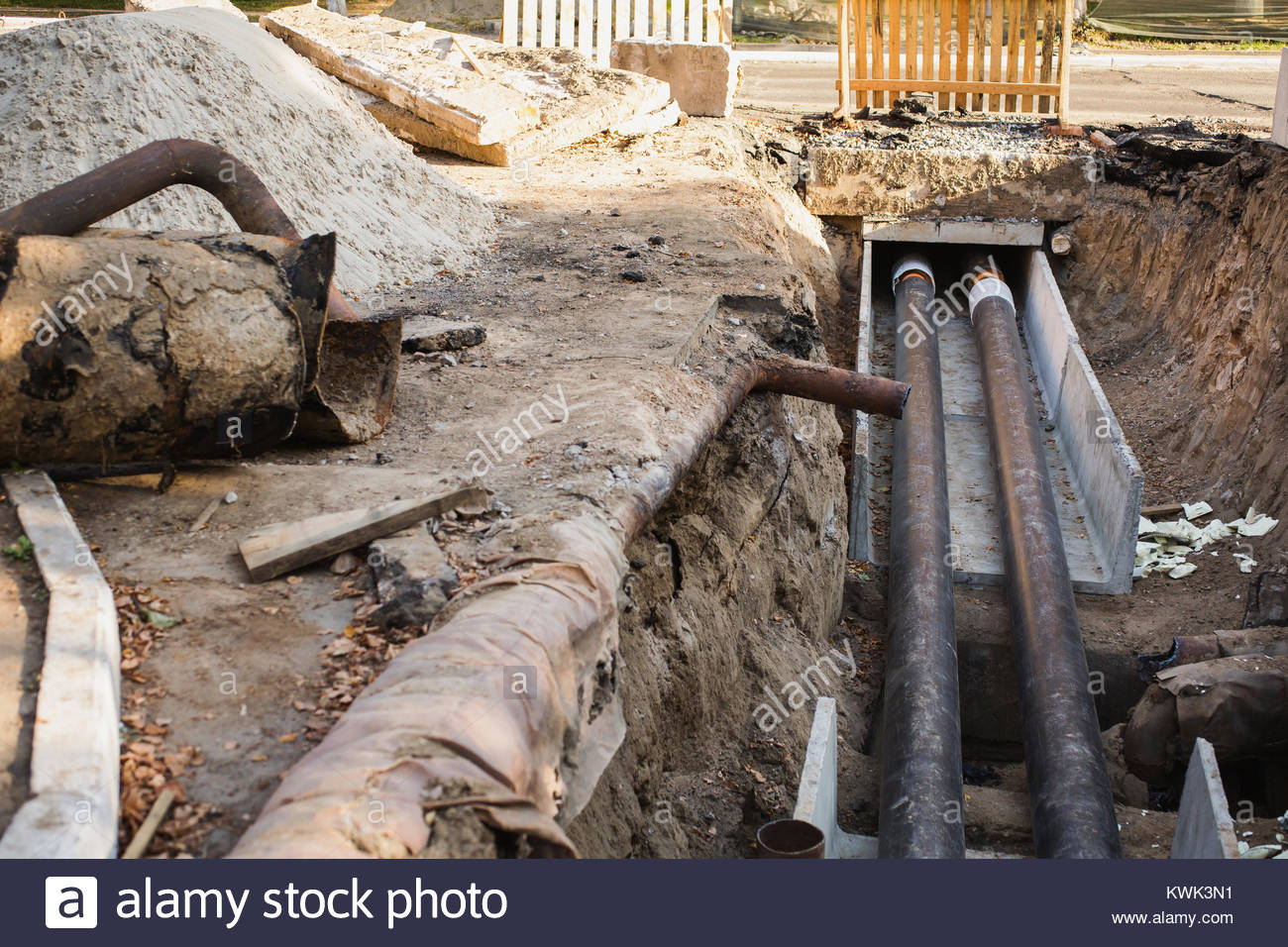 Broken Oil Pipe Stock Photos & Broken Oil Pipe Stock Images - Alamy