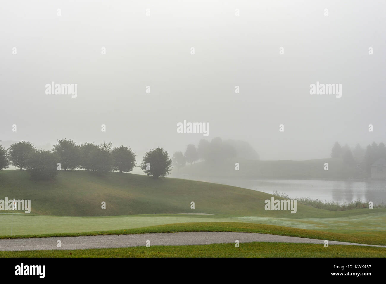 Fog over pond greens hi-res stock photography and images - Alamy