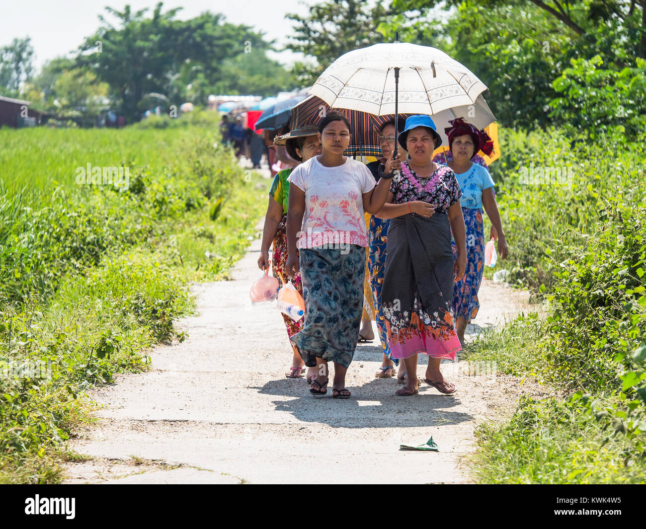 Buddhist funeral myanmar hi-res stock photography and images - Alamy