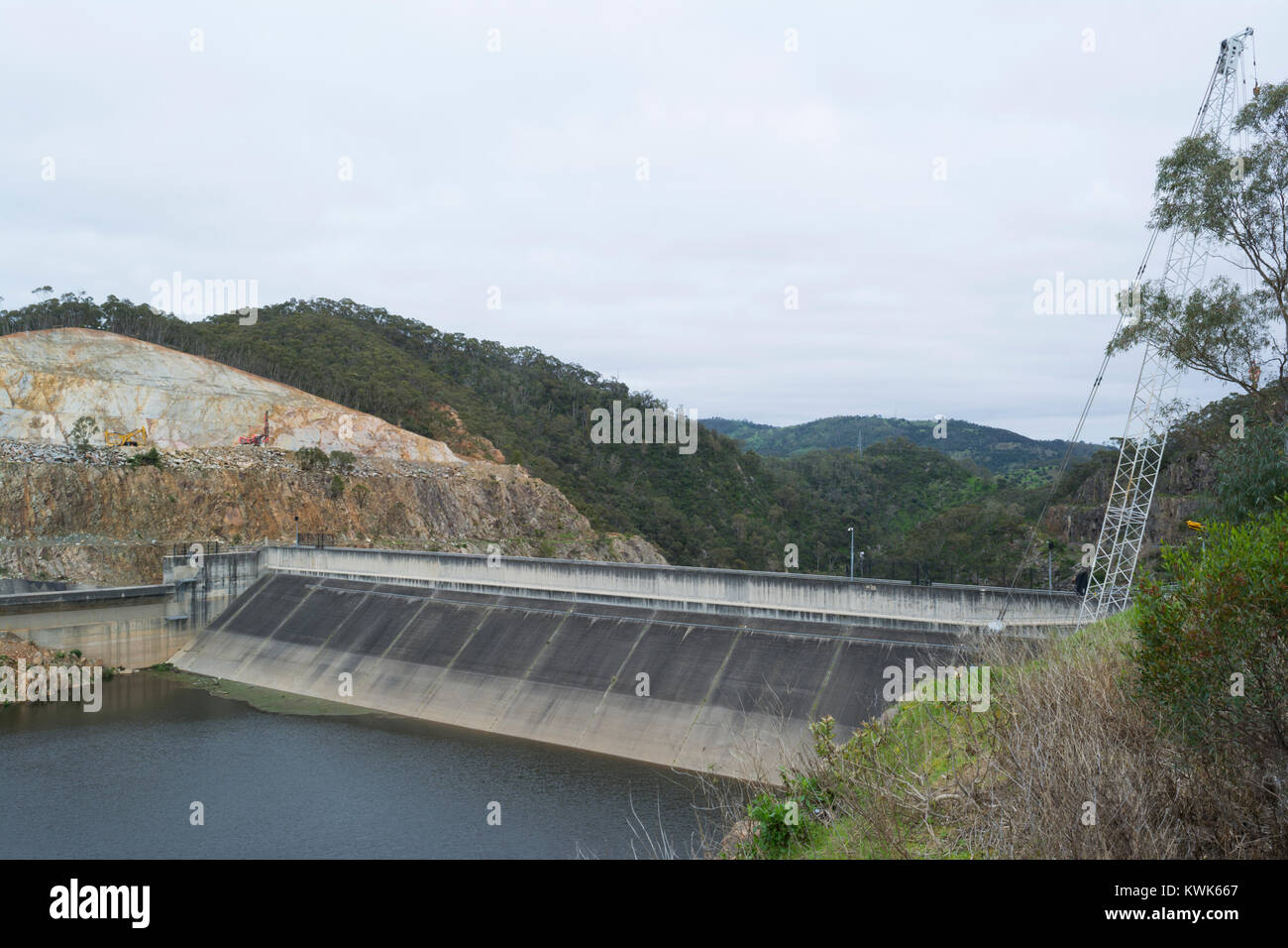 The dam at Kangaroo Creek Reservoir in the Adelaide Hills, bordering ...