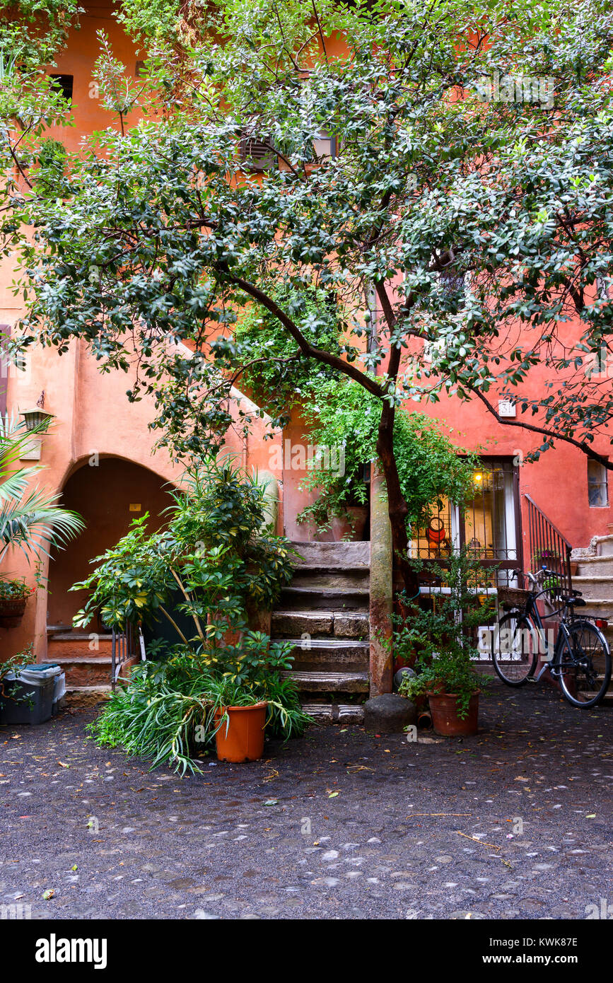 Typical Roman Courtyard in a Picturesque corner of Trastevere district ...