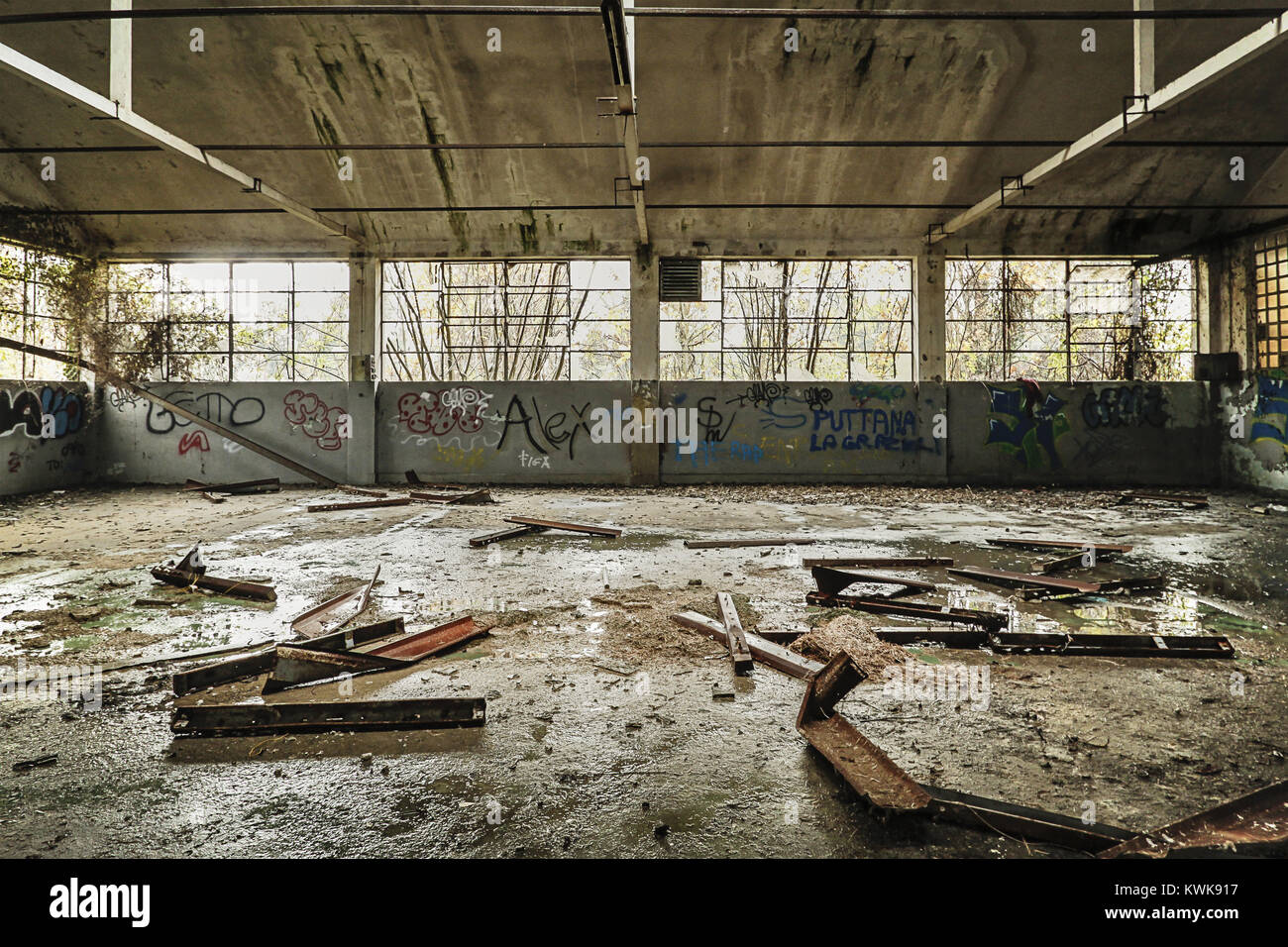 Dusty factory hi-res stock photography and images - Alamy