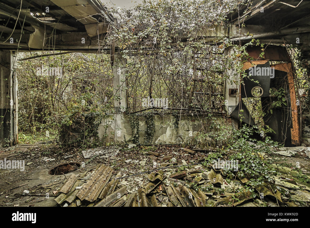 Dusty factory hi-res stock photography and images - Alamy