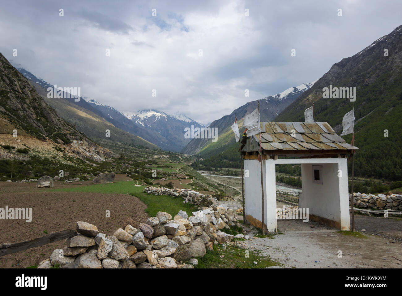 Lonely places hi-res stock photography and images - Alamy
