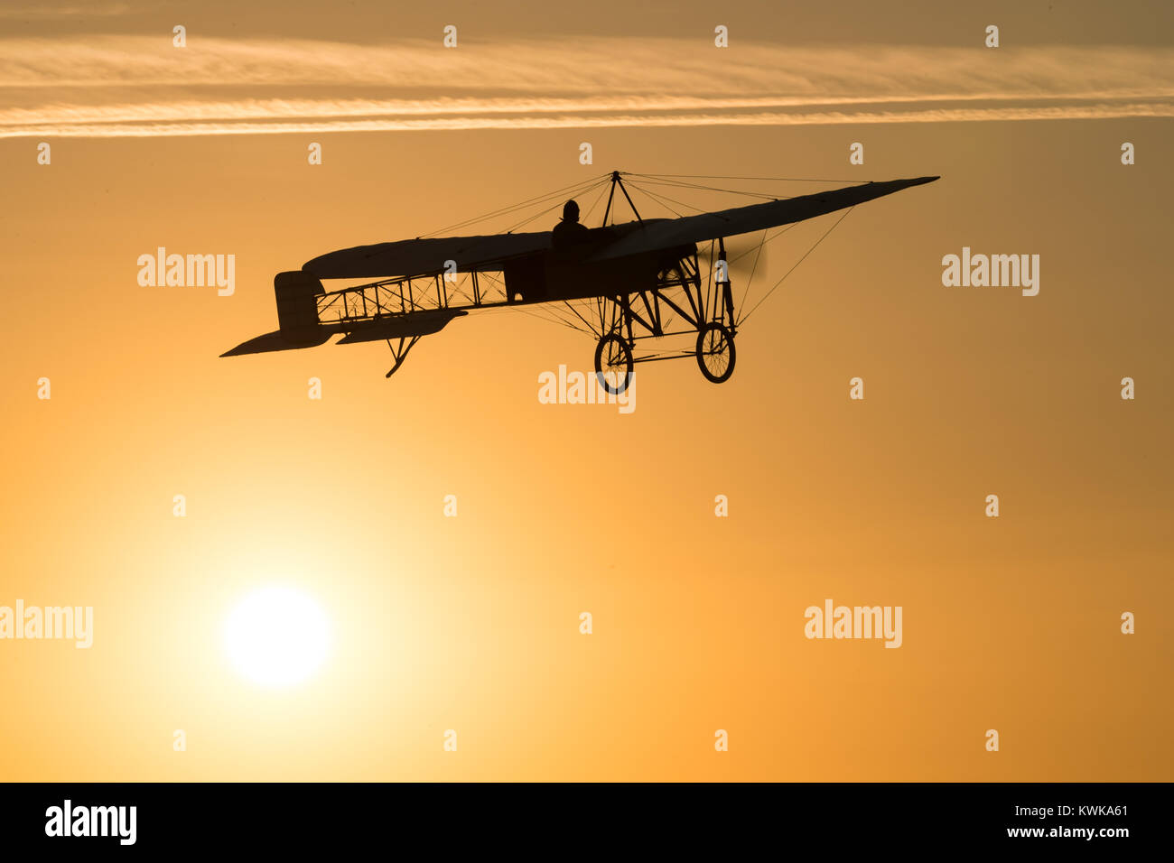 Vintage airplane cockpit yellow fuselage hi-res stock photography and ...