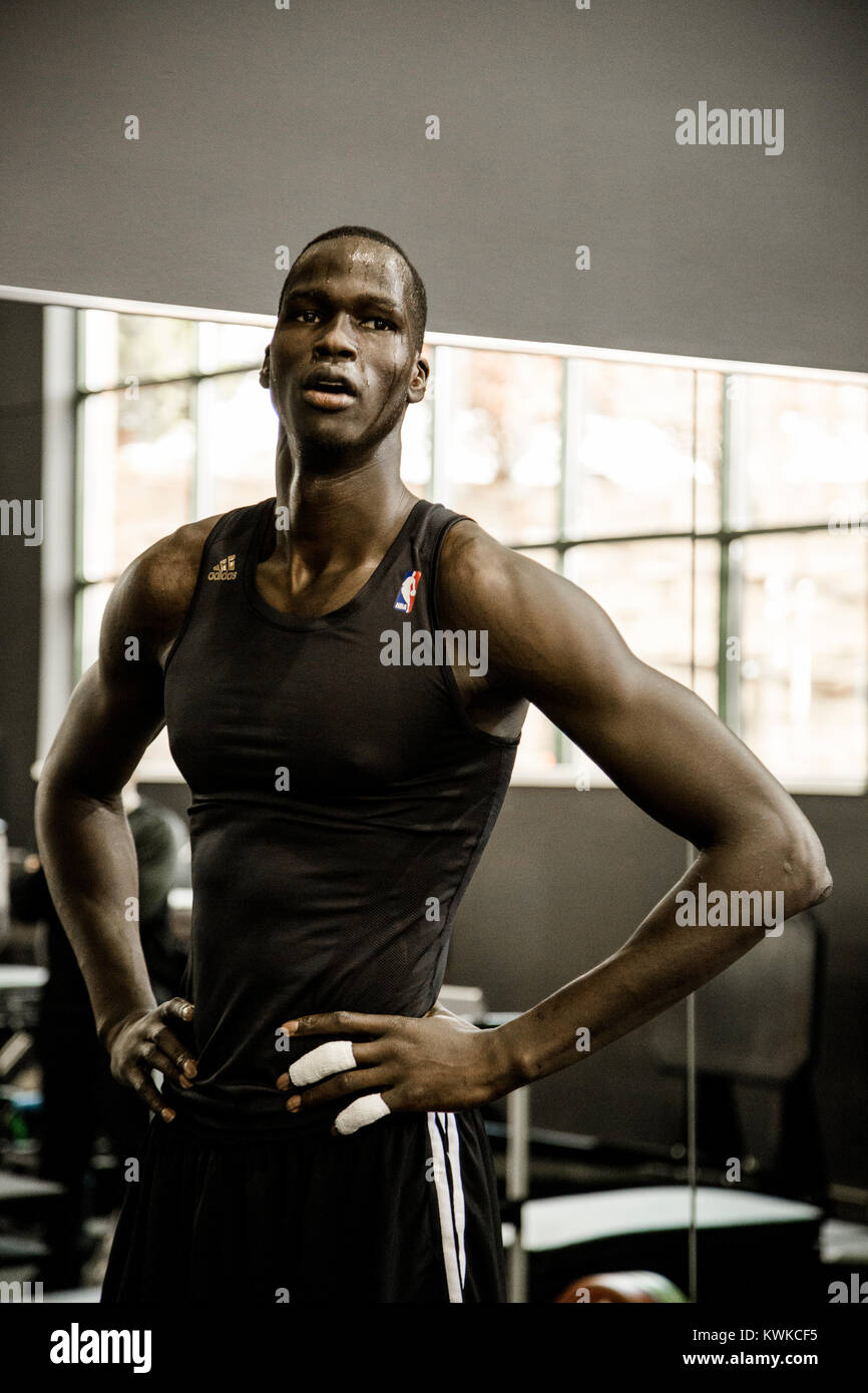 Nba basketball player and coach hi-res stock photography and images - Alamy