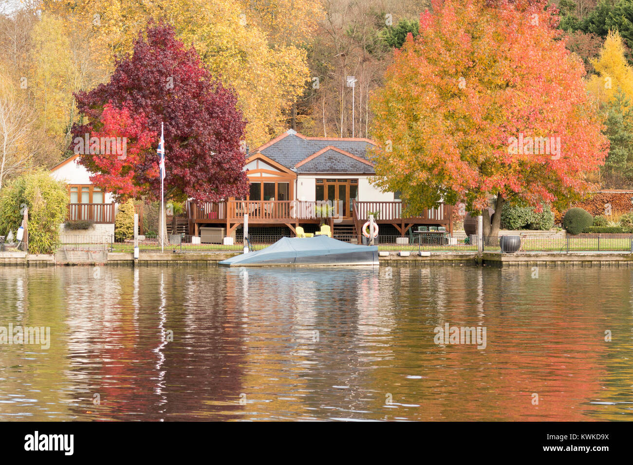 Thames colors hi-res stock photography and images - Alamy