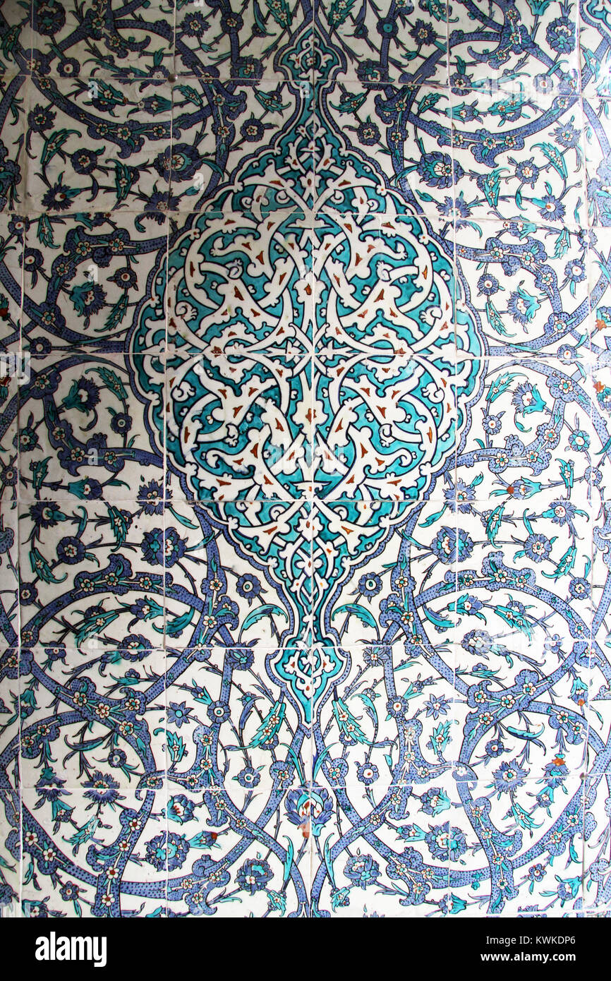 Floral design on the tiles on the wall of Topkapi palace in Istanbul ...