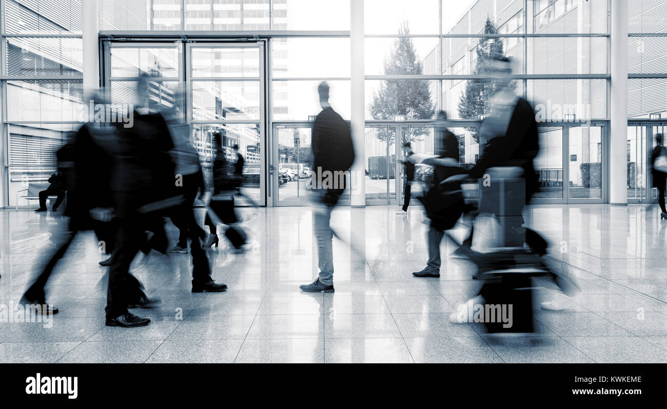 crowd of business people rushing at a airport Stock Photo - Alamy