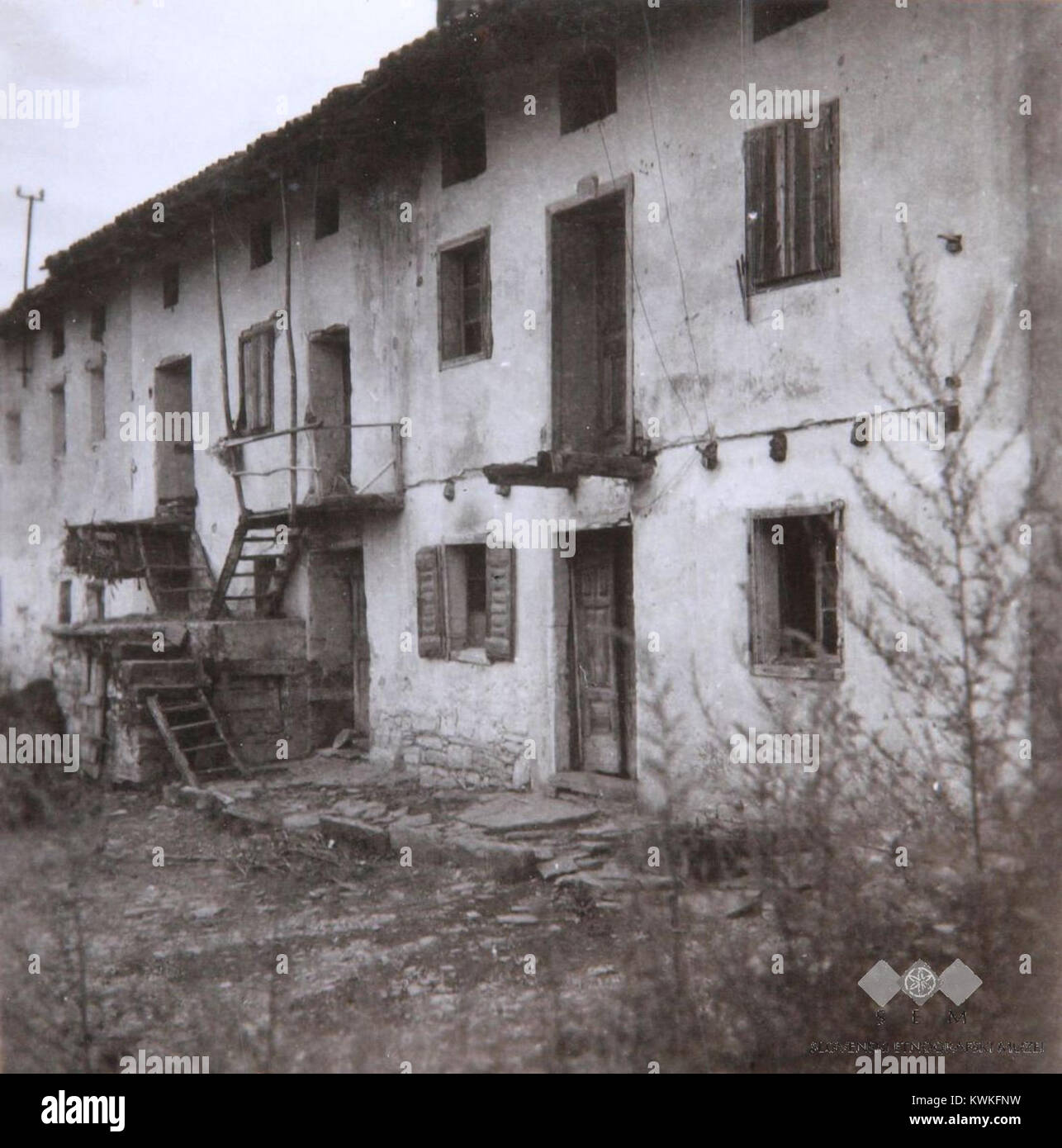 Traditional slovenian barn house hi-res stock photography and images ...