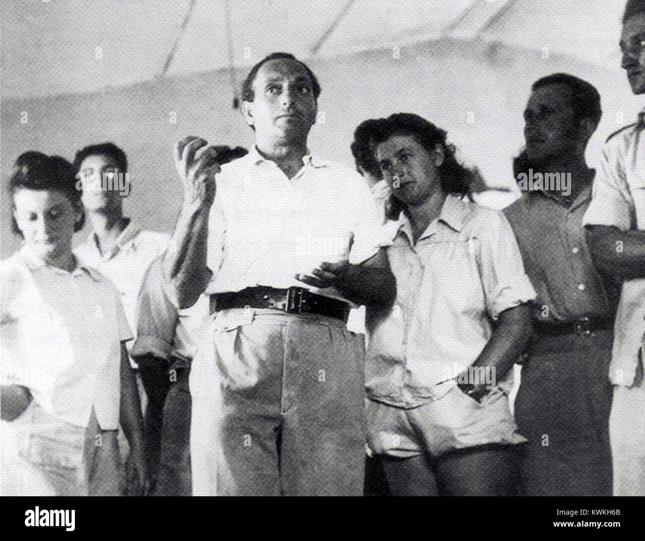 This photograph from 1949 captures Yohanan Simon at the Painters ...