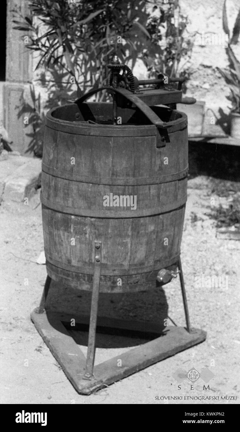 Serbian traditional music instrument hi-res stock photography and ...