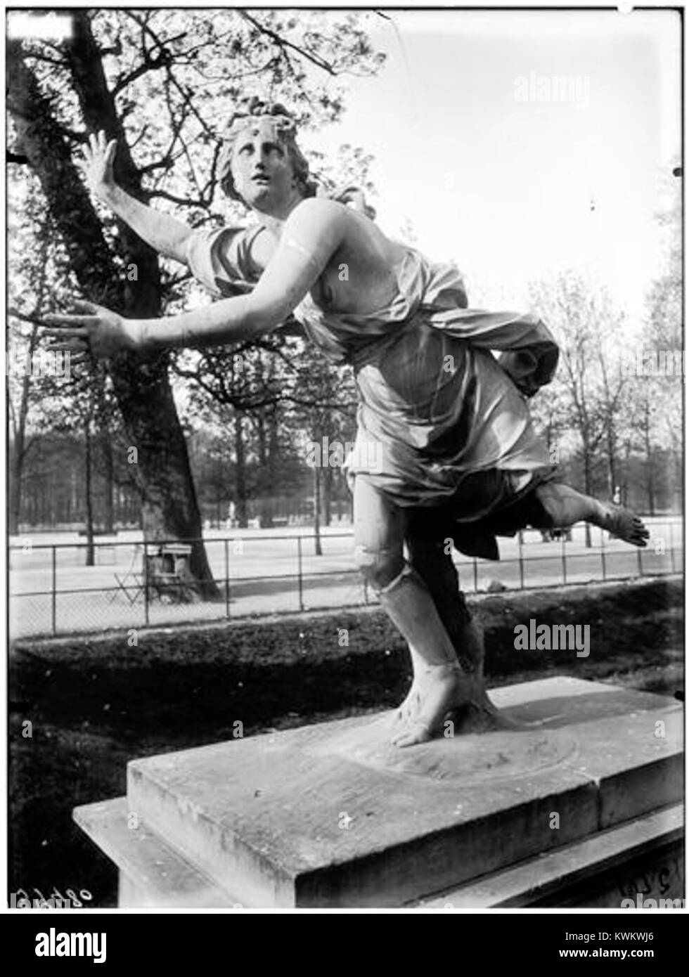 Daphne and apollo statue Black and White Stock Photos & Images - Alamy