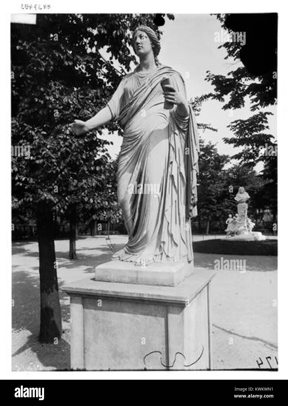 Clio statue hi-res stock photography and images - Alamy