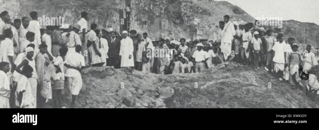 On April 23, 1950, Jawaharlal Nehru visited the site of the Tilaiya Dam ...