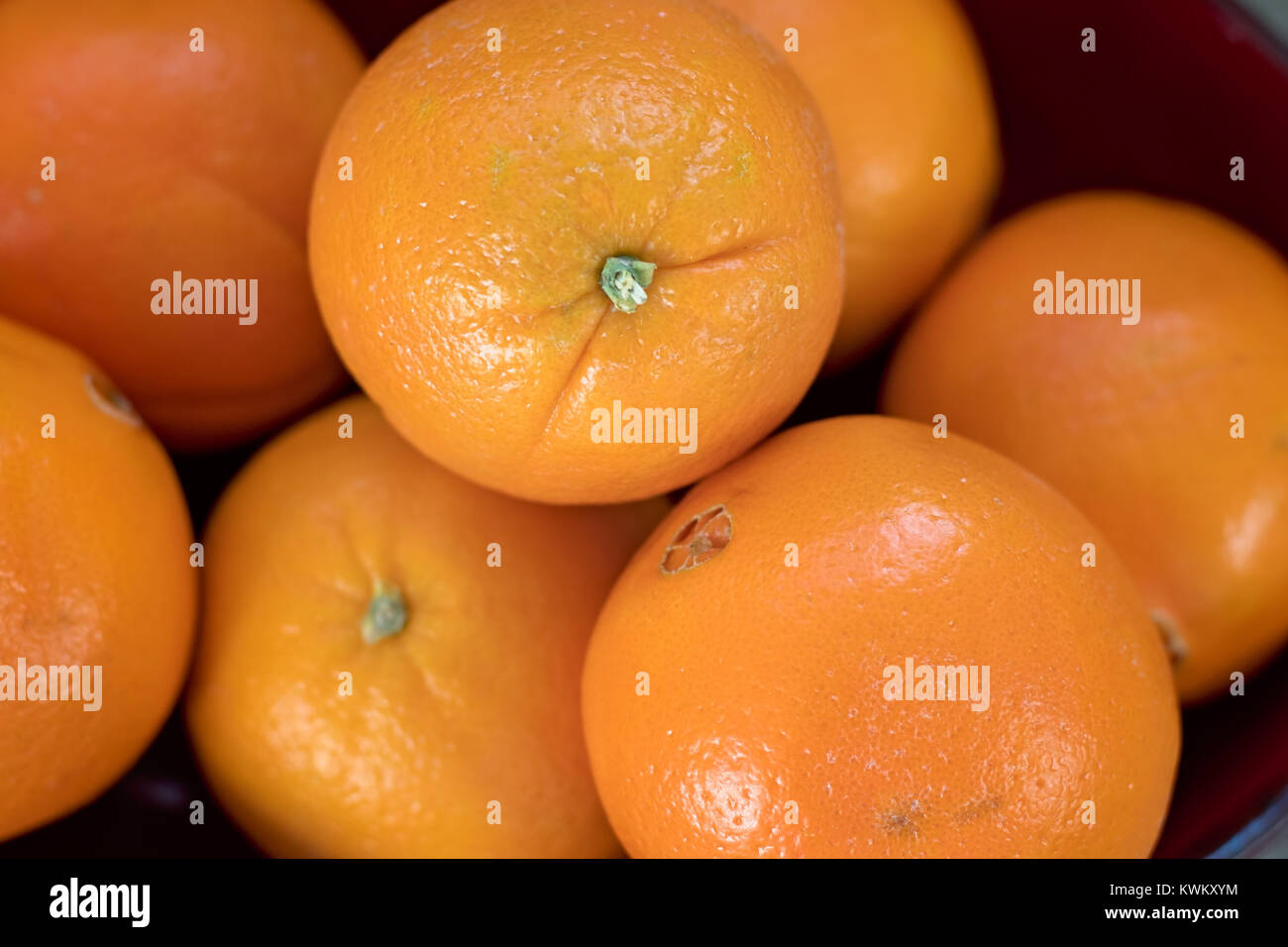 Bowl of bright shiny naval oranges Stock Photo - Alamy