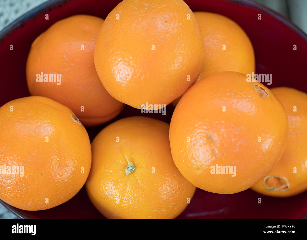 Bowl of bright shiny naval oranges Stock Photo - Alamy