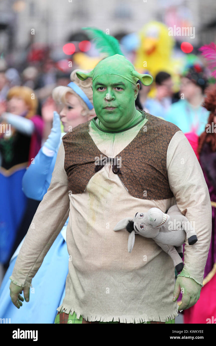 Participant dressed as shrek hi-res stock photography and images - Alamy
