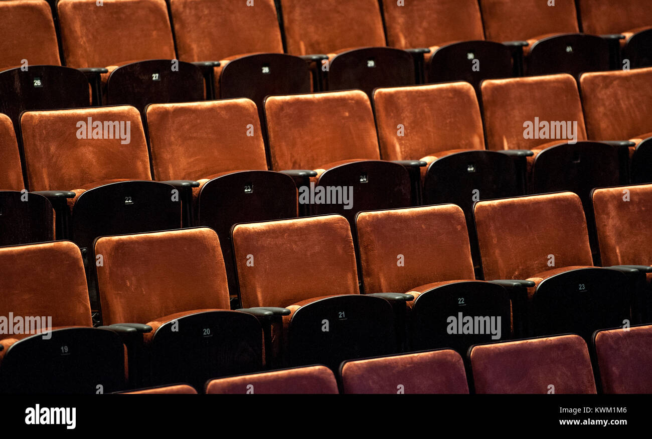 Full seats hi-res stock photography and images - Alamy