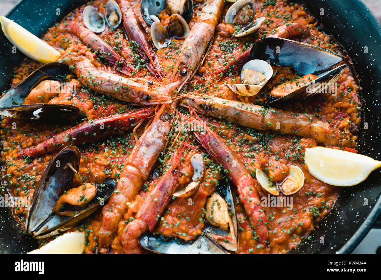 Seafood in container hi-res stock photography and images - Alamy
