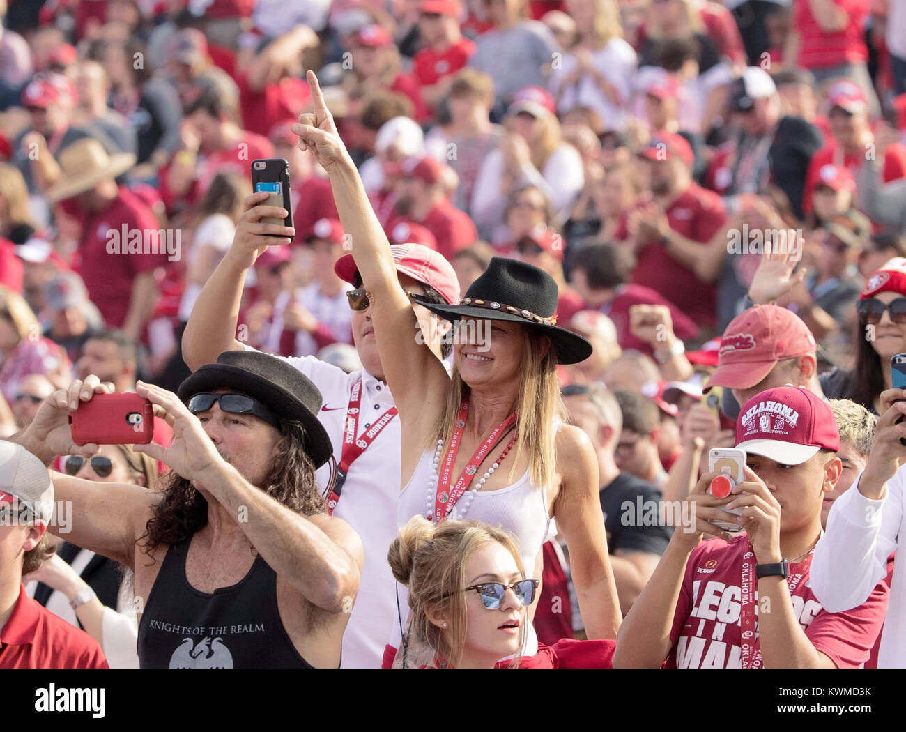 January 1, 2018 Pasadena, CA...Oklahoma Sooners fans celebrate during ...