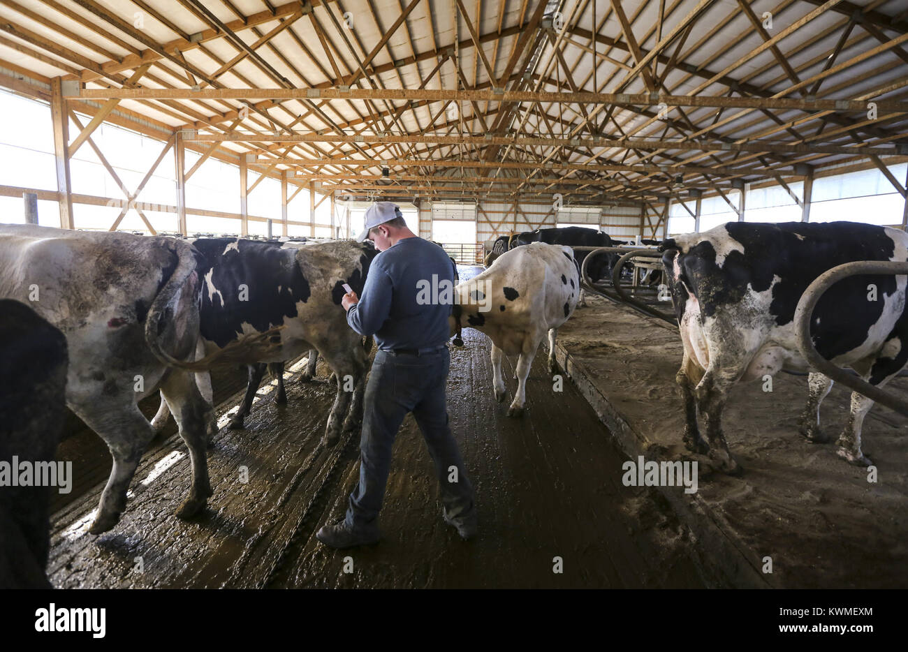 Long Grove, Iowa, USA. 9th Oct, 2017. North Scott student Collin ...