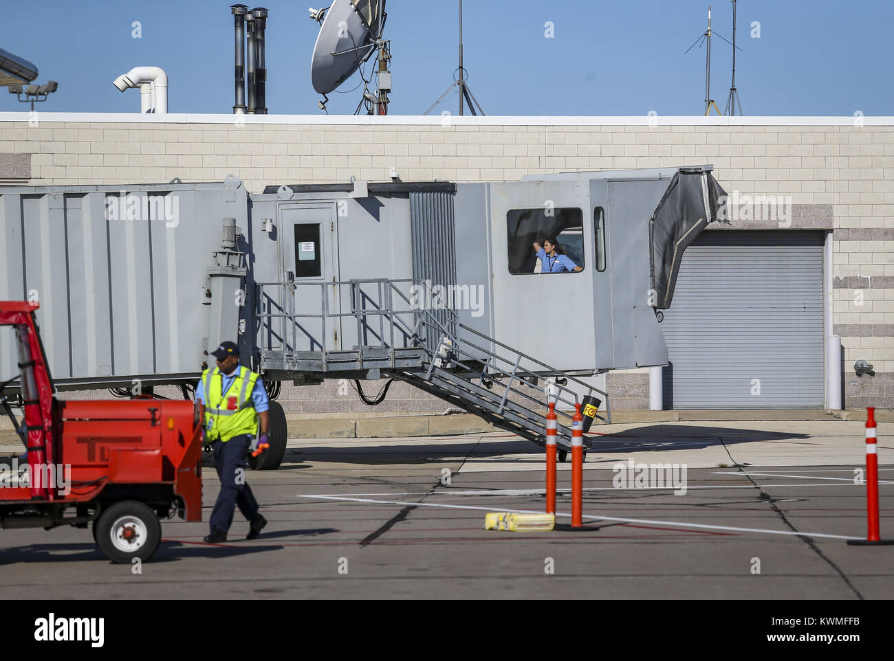 Deplaning hi-res stock photography and images - Alamy