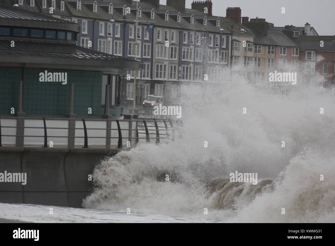 Aberystwyth, Wales. 4th Jan 2018. UK Weather: Strong icy winds bring in ...