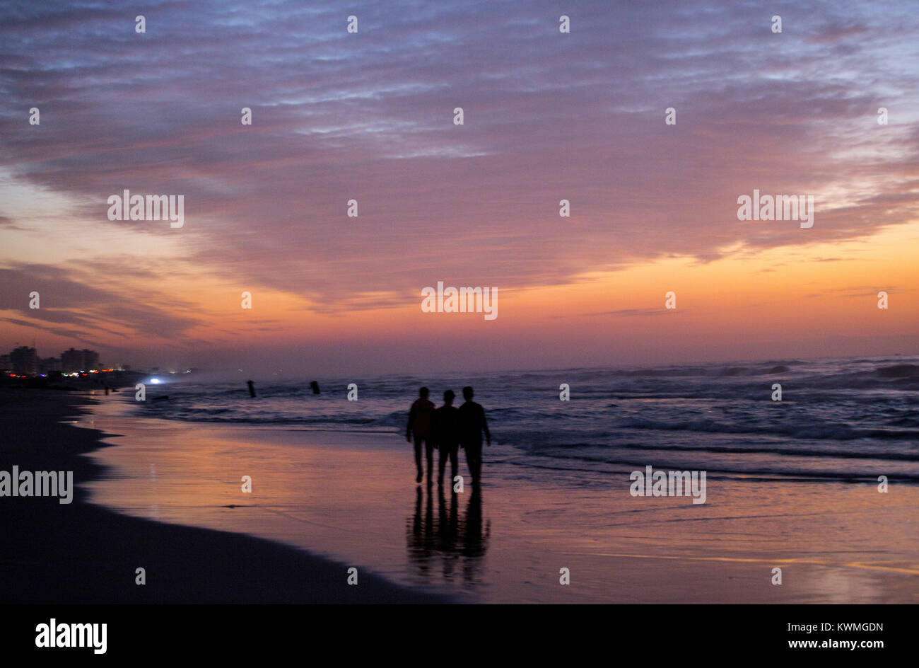 Gaza City, The Gaza Strip, Palestine. 3rd Jan, 2018. Palestinians walk ...