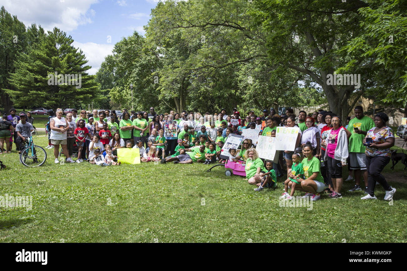 Davenport, Iowa, USA. 25th June, 2017. Attendees pose for a group photo ...
