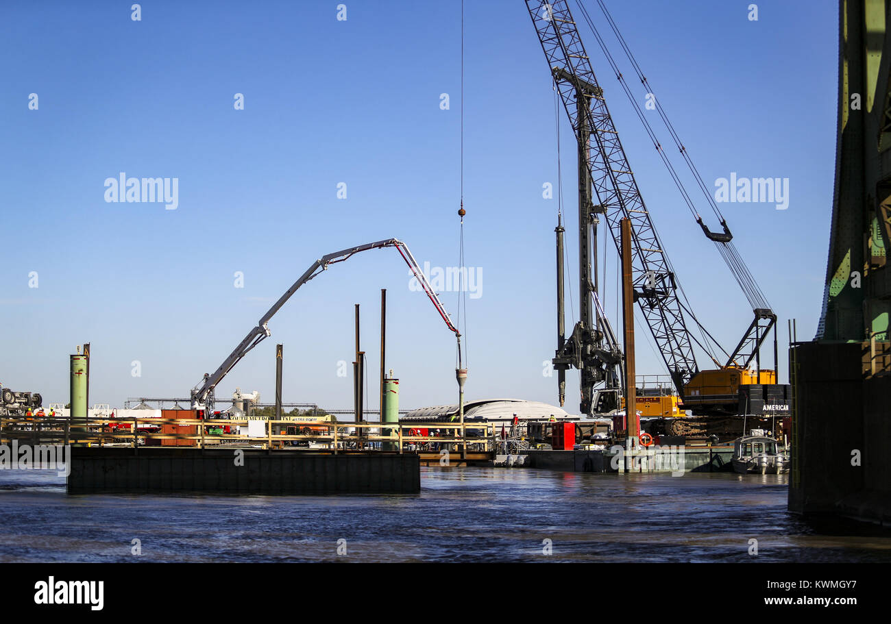 Moline, Iowa, USA. 16th Oct, 2017. A pump truck pumps concrete into the ...