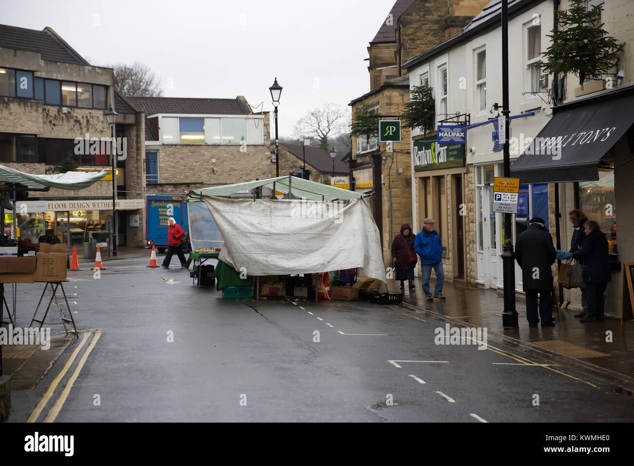 Wetherby, UK. 4th Jan, 2018. Grey and dismal on market day in Wetherby ...