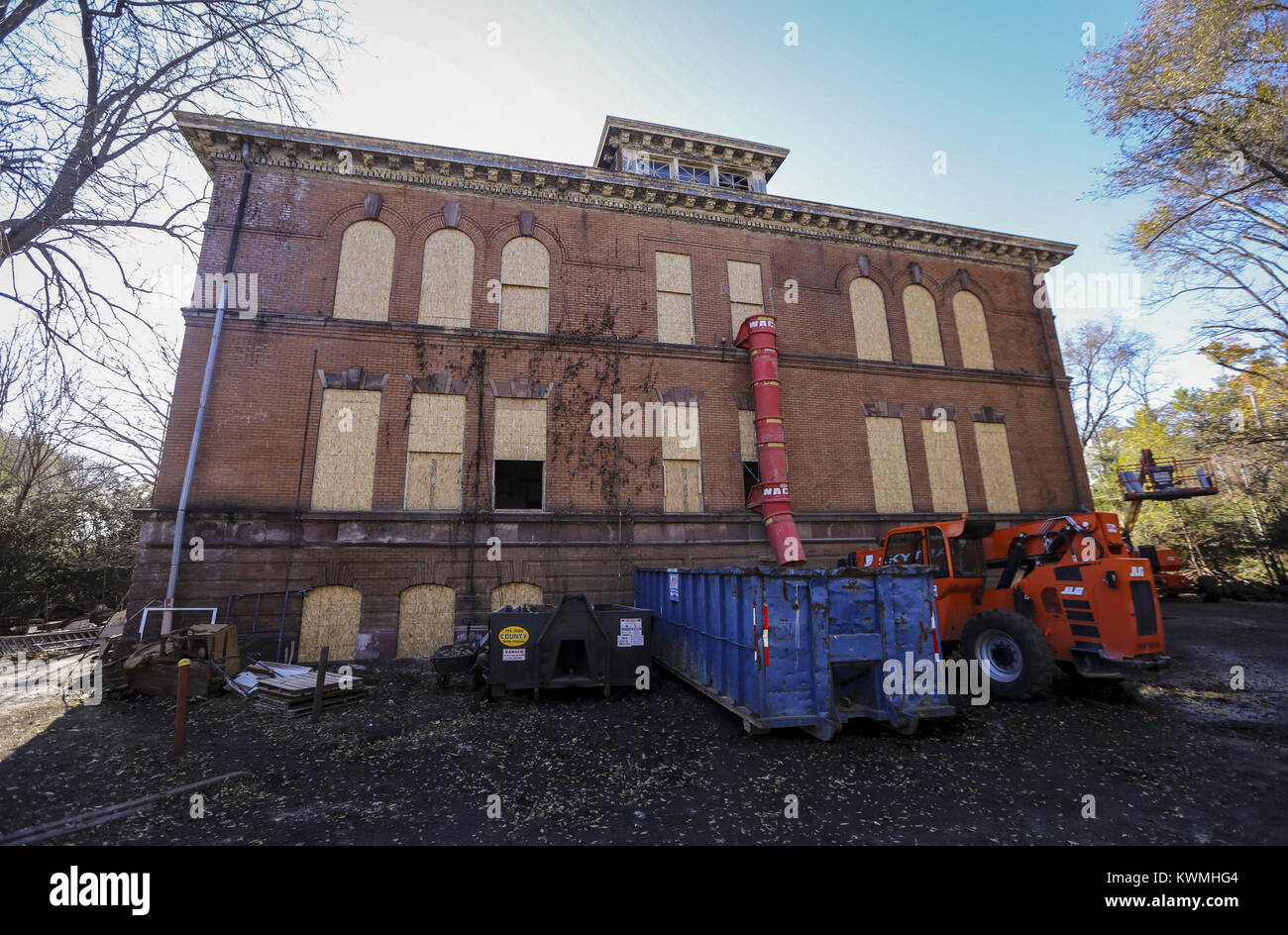 Davenport, Iowa, USA. 15th Nov, 2017. The old Buchanan School building ...