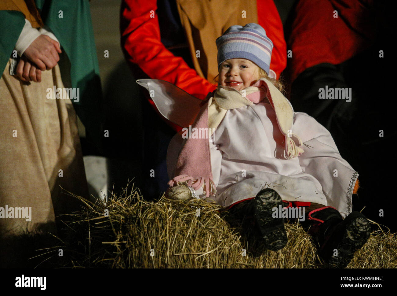 Nativity set hay hi-res stock photography and images - Alamy