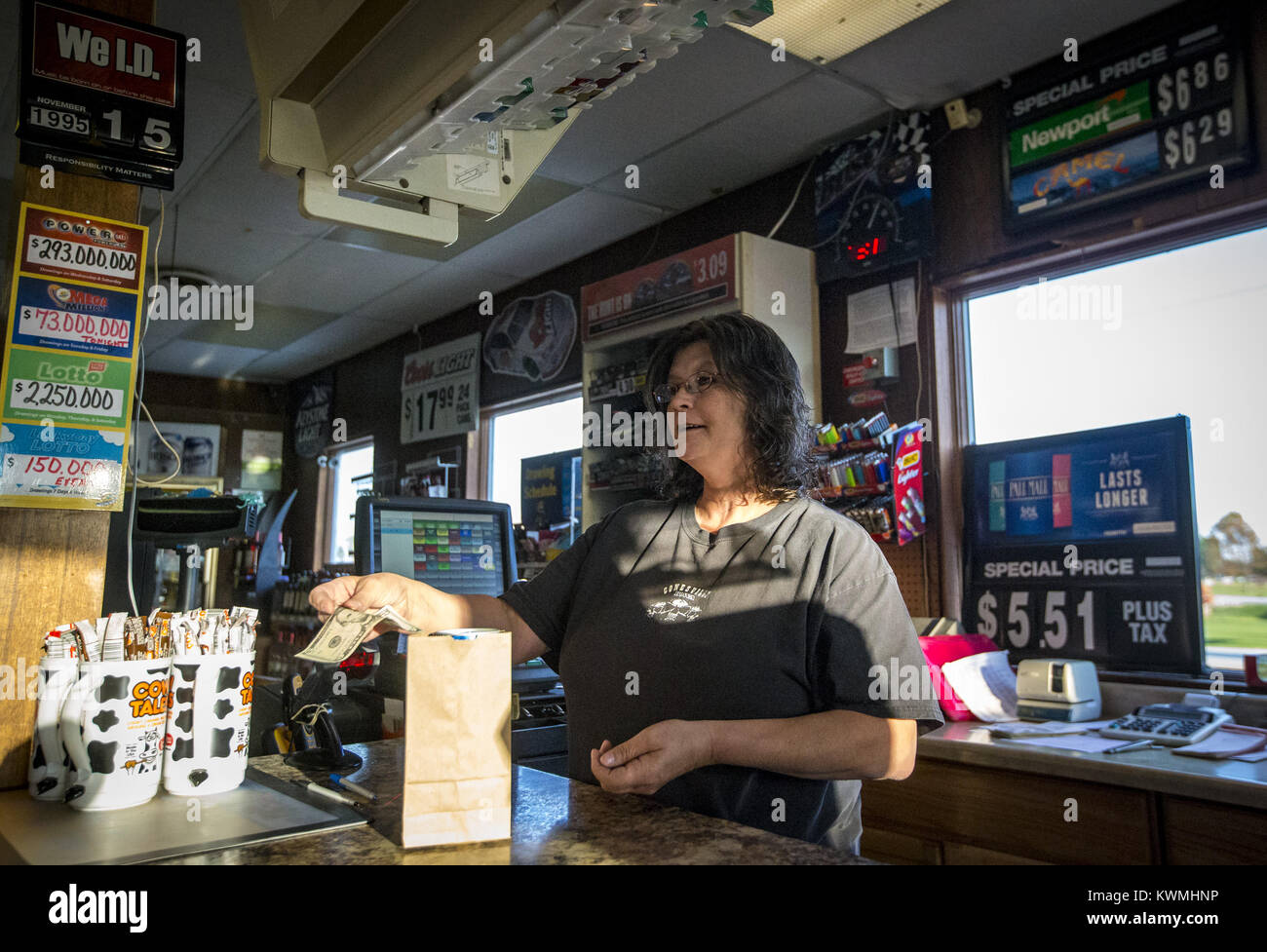 Cordova, Iowa, USA. 15th Nov, 2016. Clerk Connie Moyer hands change to ...