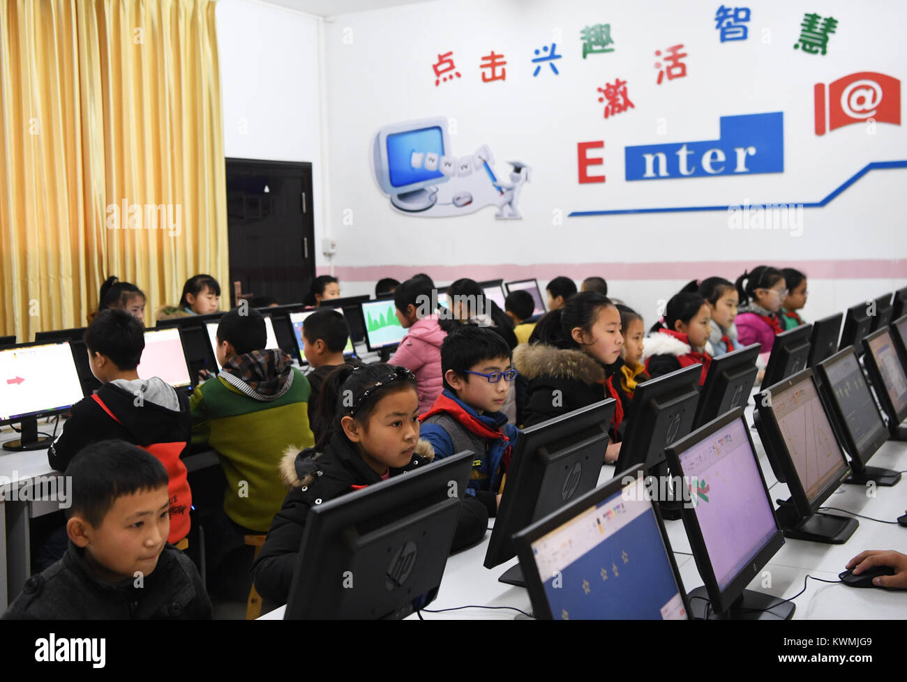 Nanchuan, China. 4th Jan, 2018. Pupils have a computer lesson at a ...