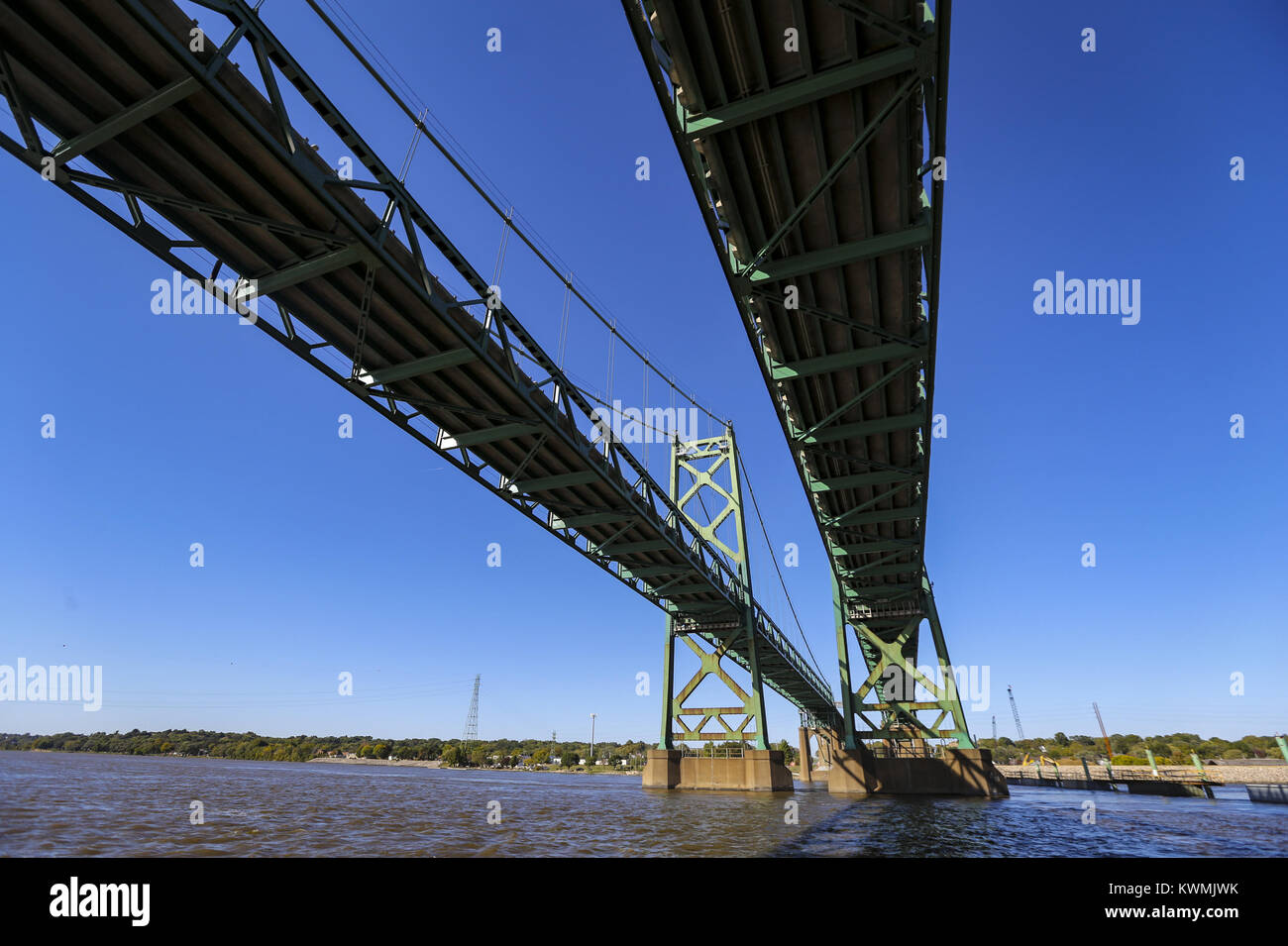 Moline, Iowa, USA. 16th Oct, 2017. The Interstate 74 bridge is seen ...