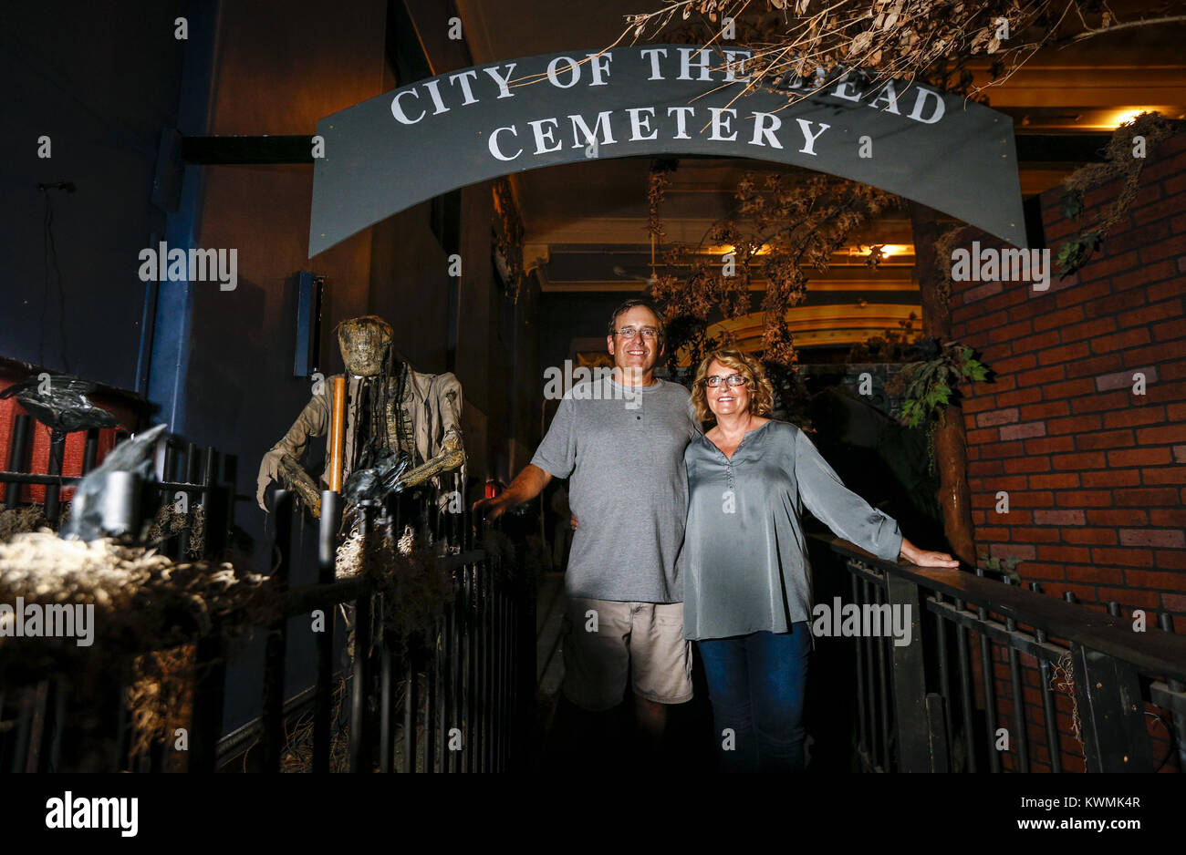 Midway manor hi-res stock photography and images - Alamy