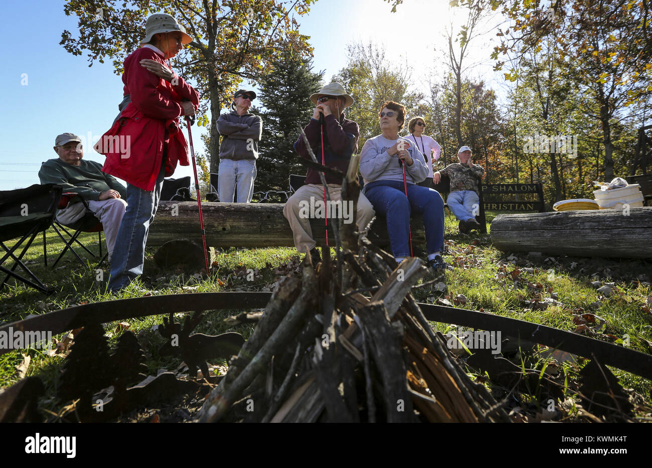 Bettendorf, Iowa, USA. 22nd Oct, 2016. Dick and Pat Stolz of Andalusia ...